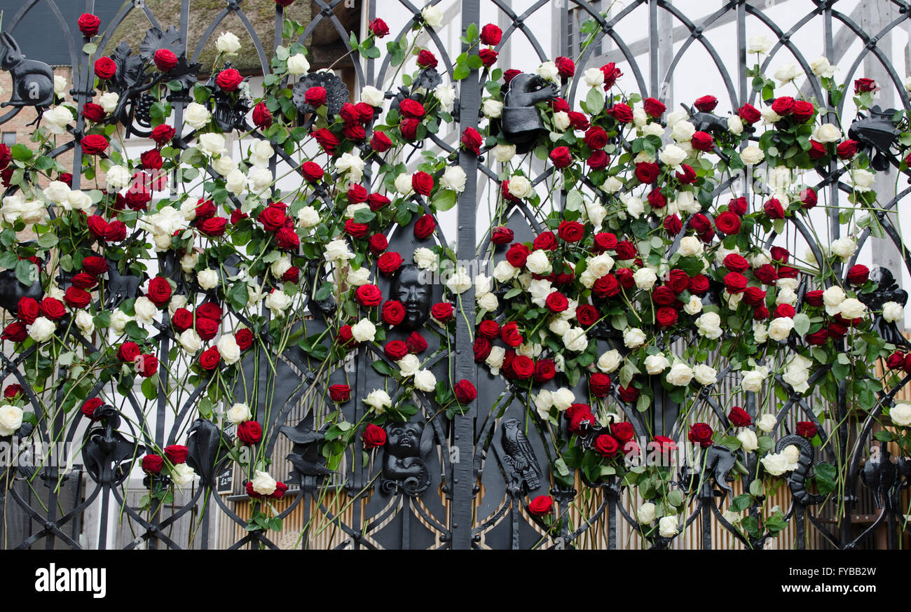South Bank, London, UK. 25th April, 2016. Red and white roses on gate ...
