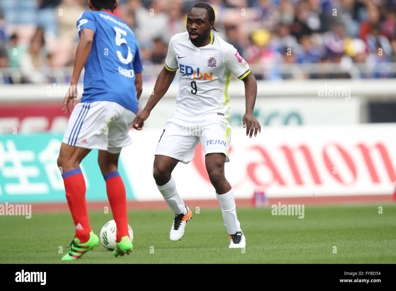 Nissan Stadium, Kanagawa, Japan. 24th Apr, 2016. Peter Utaka (Sanfrecce ...