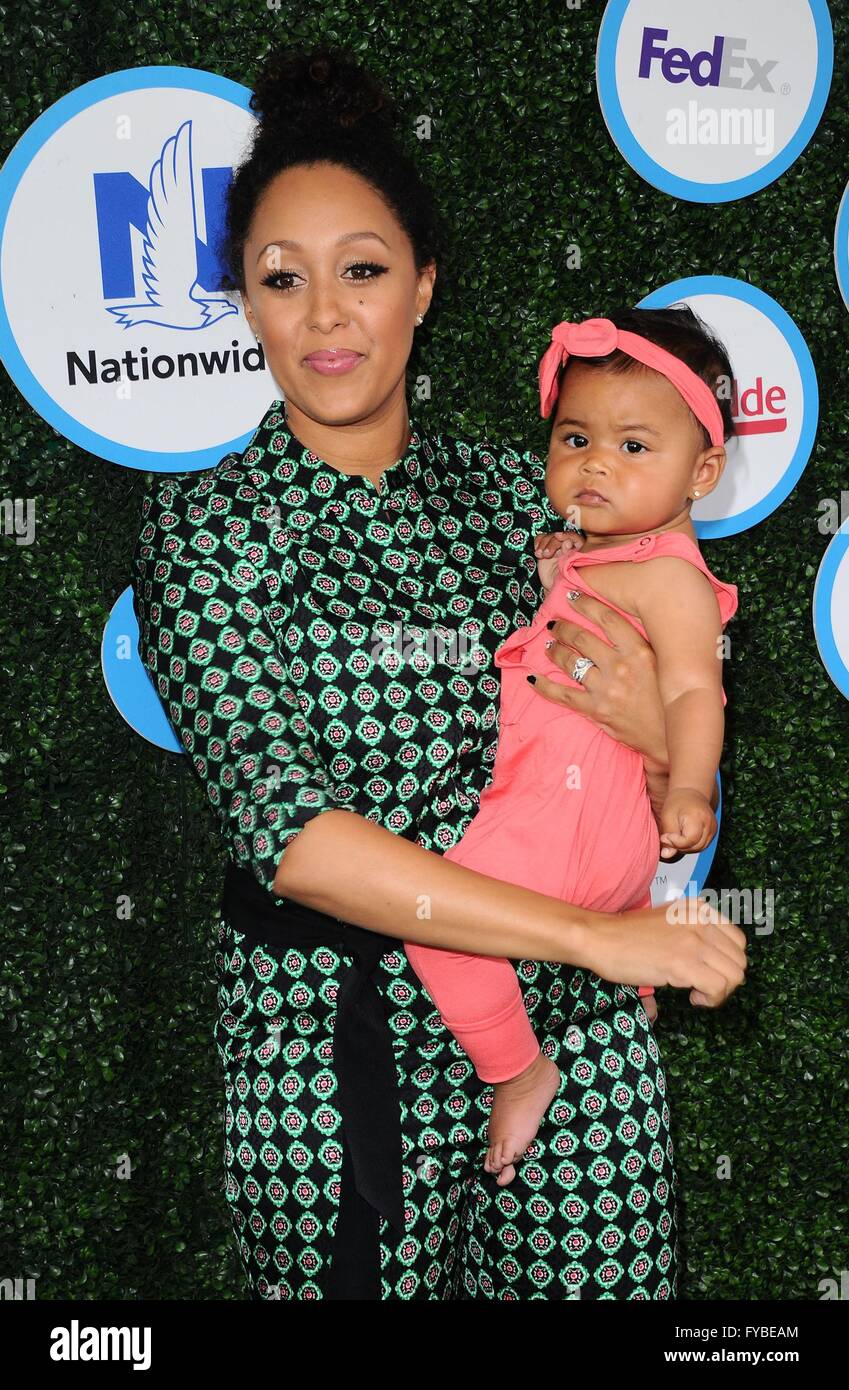Tamera Mowry Baby Tamera Mowry Poses With Baby Ariah
