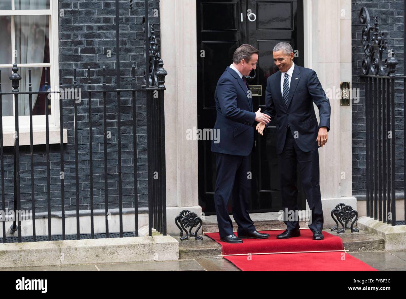 Barack Obama visits David Cameron at 10 Downing Street, London, 22/04 ...