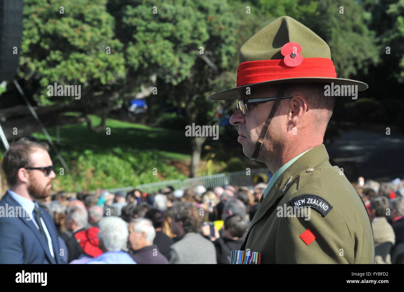 Wellington, New Zealand. 25th Apr, 2016. A New Zealand soldier attends ...
