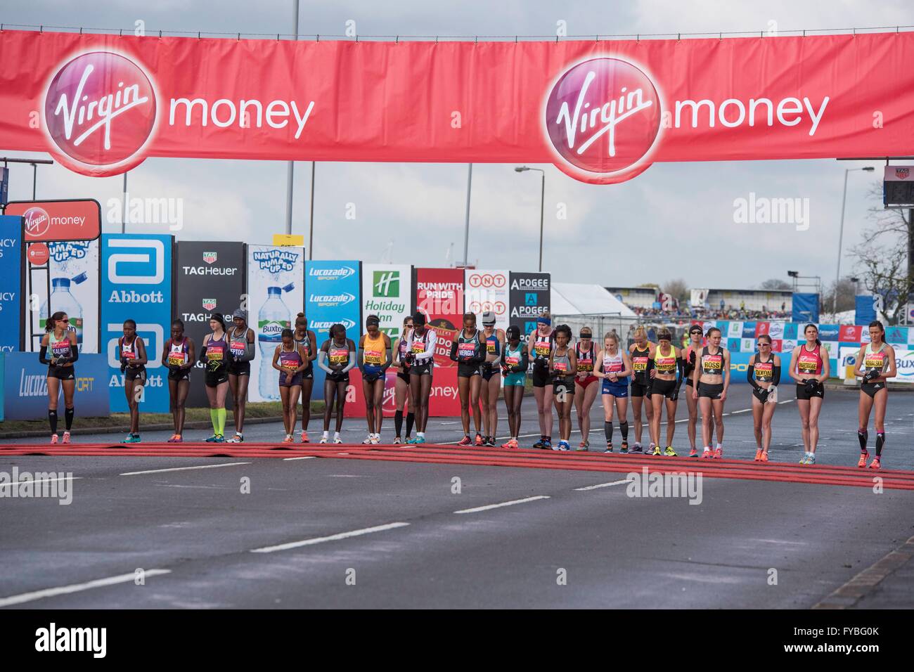 London marathon start line hi-res stock photography and images - Alamy