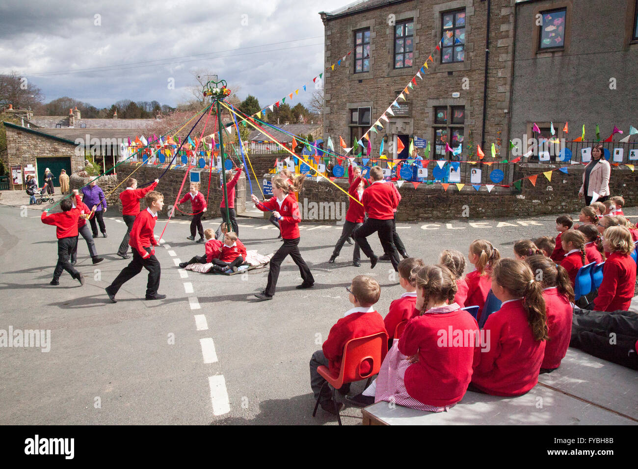 May pole dancing hi-res stock photography and images - Alamy