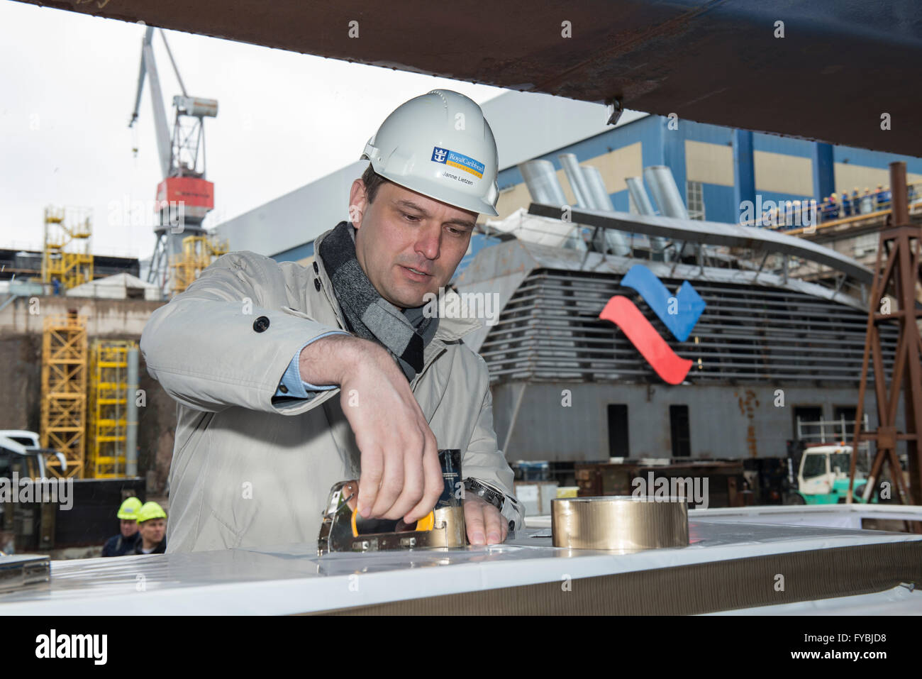 Turku, Finland. 25th Apr, 2016. Janne Lietzen is putting the lucky coin ...