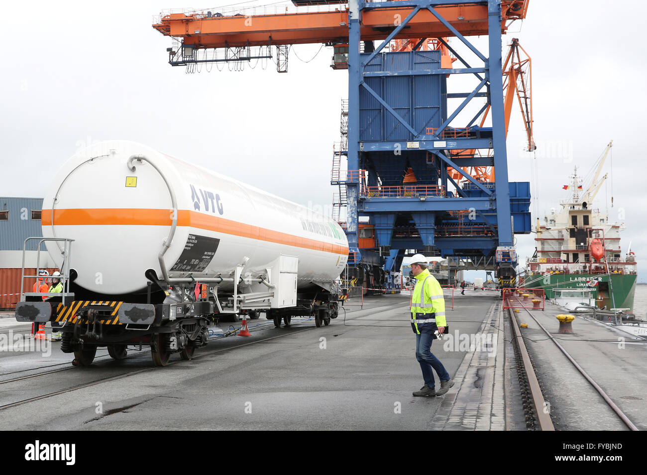 Liquefied natural gas is loaded onto a tank wagon (L) at the Elbe Port ...