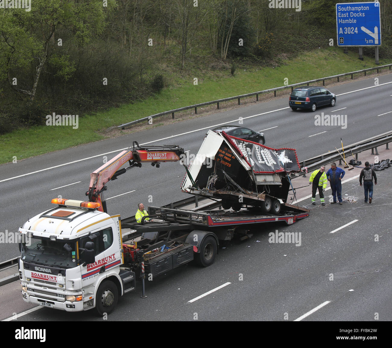 M27 motorway lorry hi-res stock photography and images - Alamy