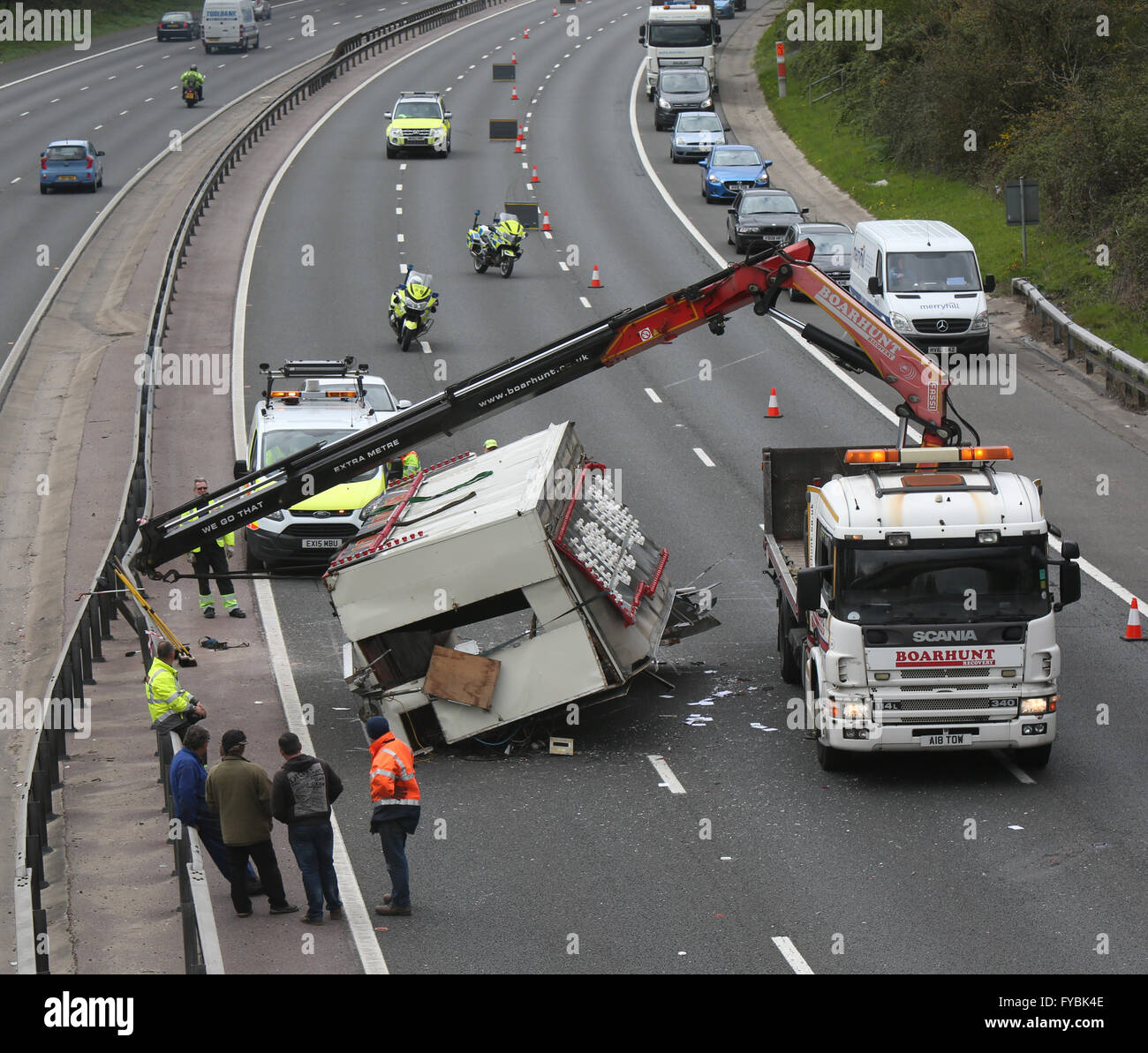 M27 motorway lorry hi-res stock photography and images - Alamy