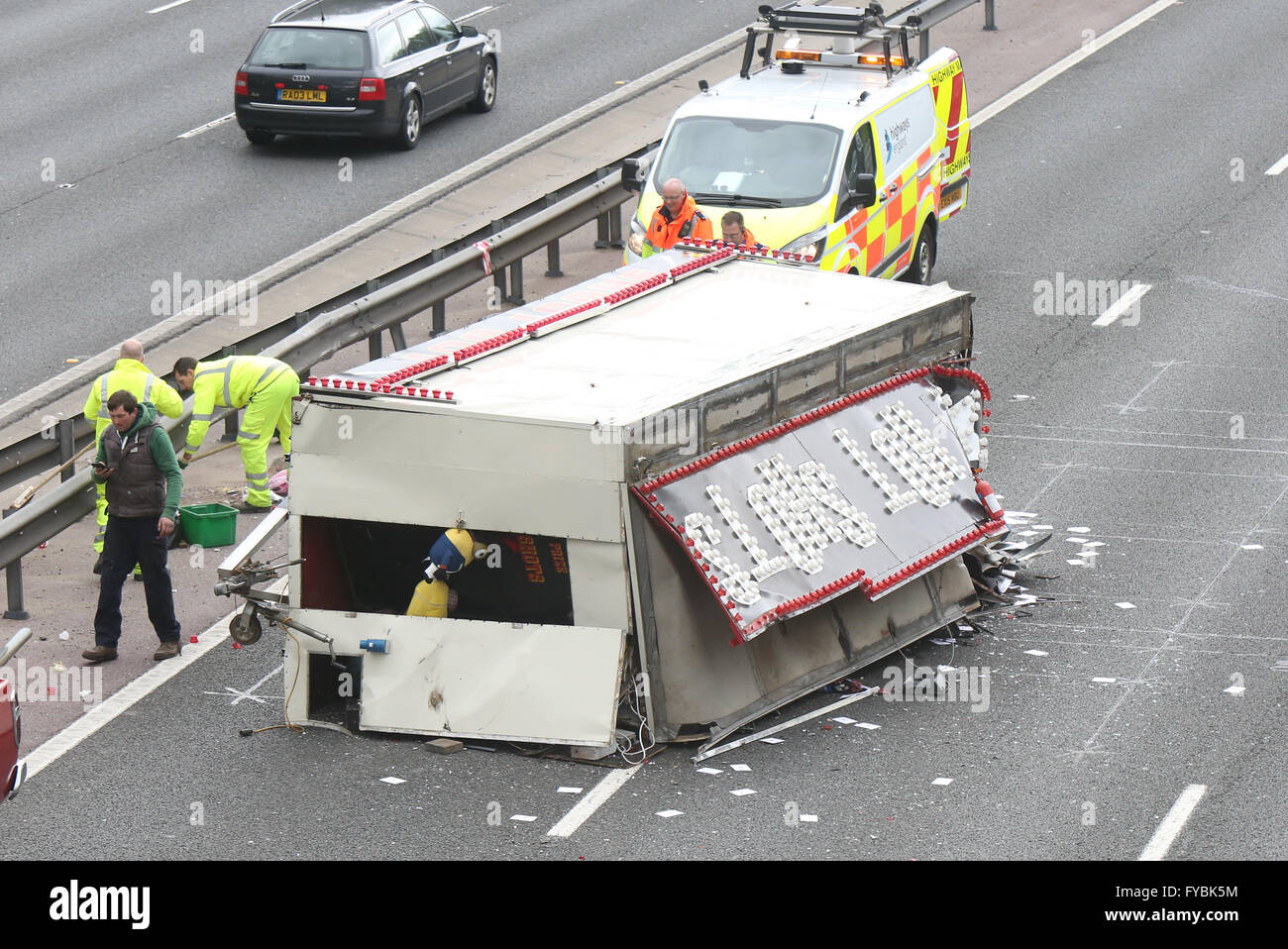 M27 motorway lorry hi-res stock photography and images - Alamy