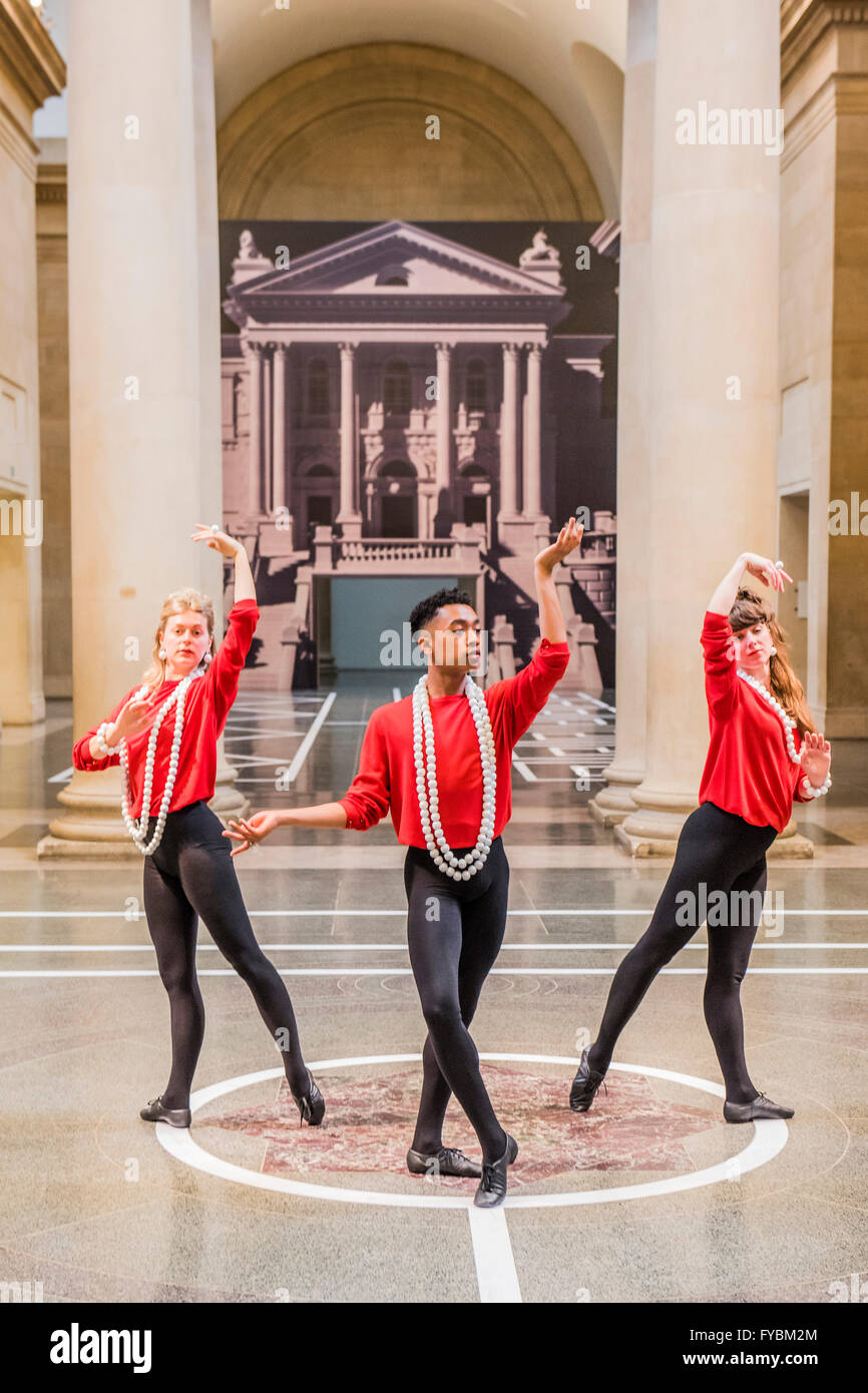 Baroque dances hi-res stock photography and images - Alamy