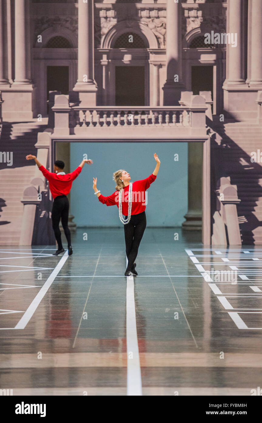 Baroque dances hi-res stock photography and images - Alamy