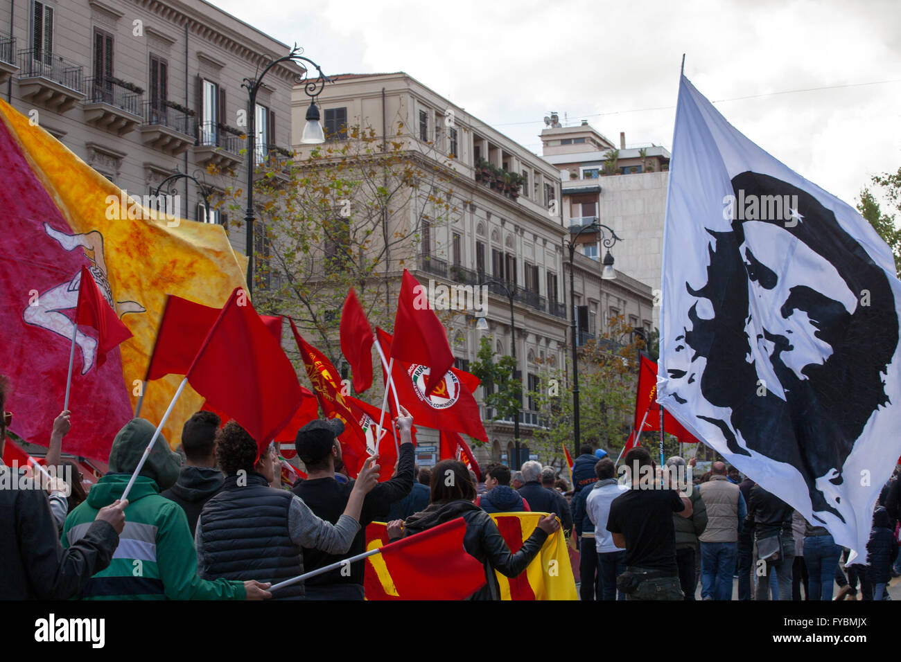 Palermo, Italy. 25th Apr, 2016. The ANPI (National Association of the ...