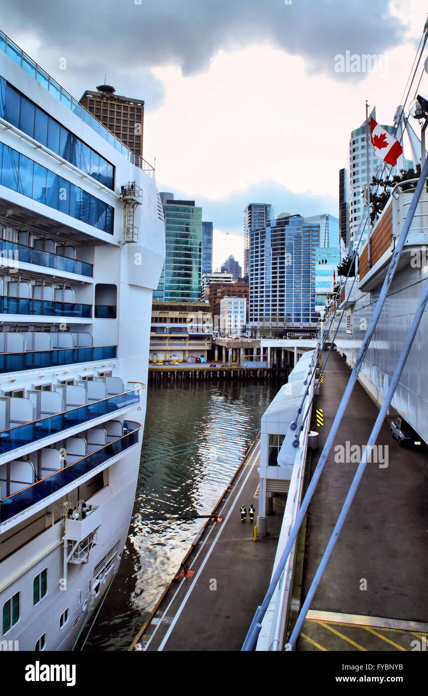 Cruise ship harbor cruise hi-res stock photography and images - Alamy