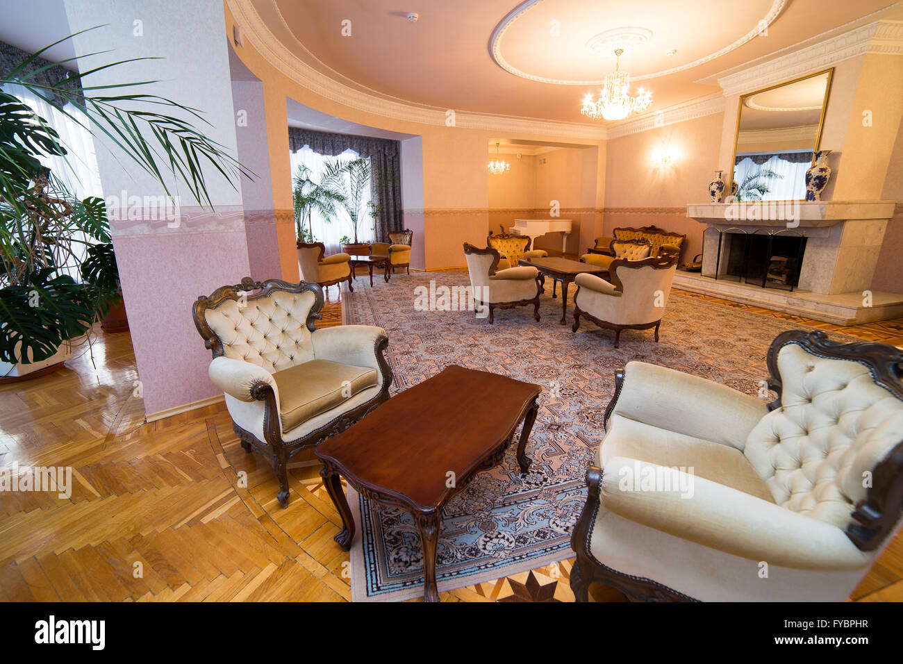 Modern luxury hotel foyer hi-res stock photography and images - Alamy