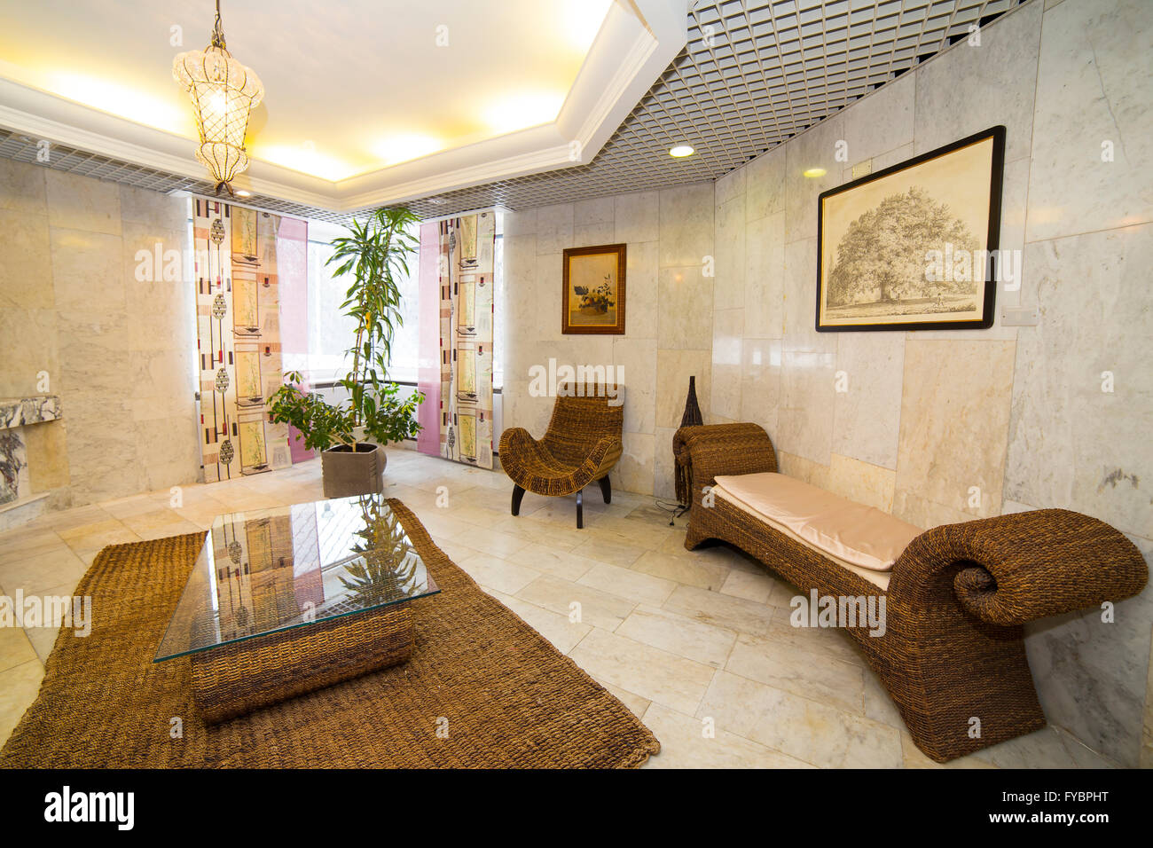 Modern luxury hotel foyer hi-res stock photography and images - Alamy