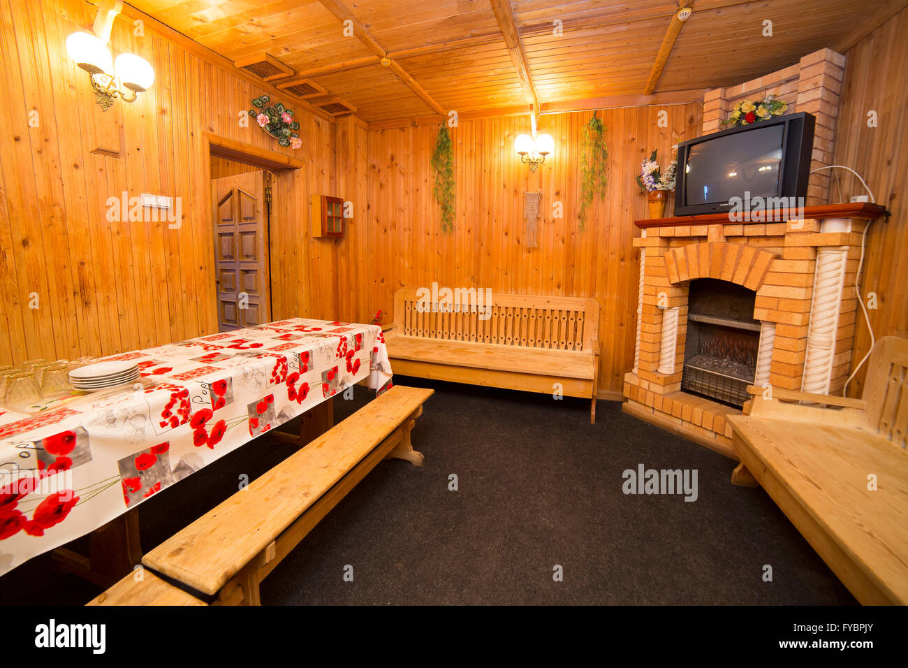 Firewood cottage door hi-res stock photography and images - Alamy