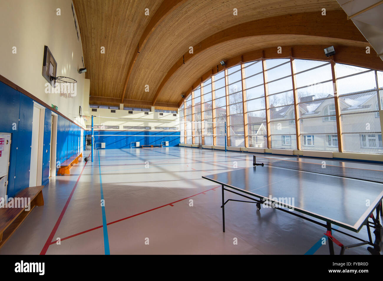 Empty indoor tennis court hi-res stock photography and images - Alamy