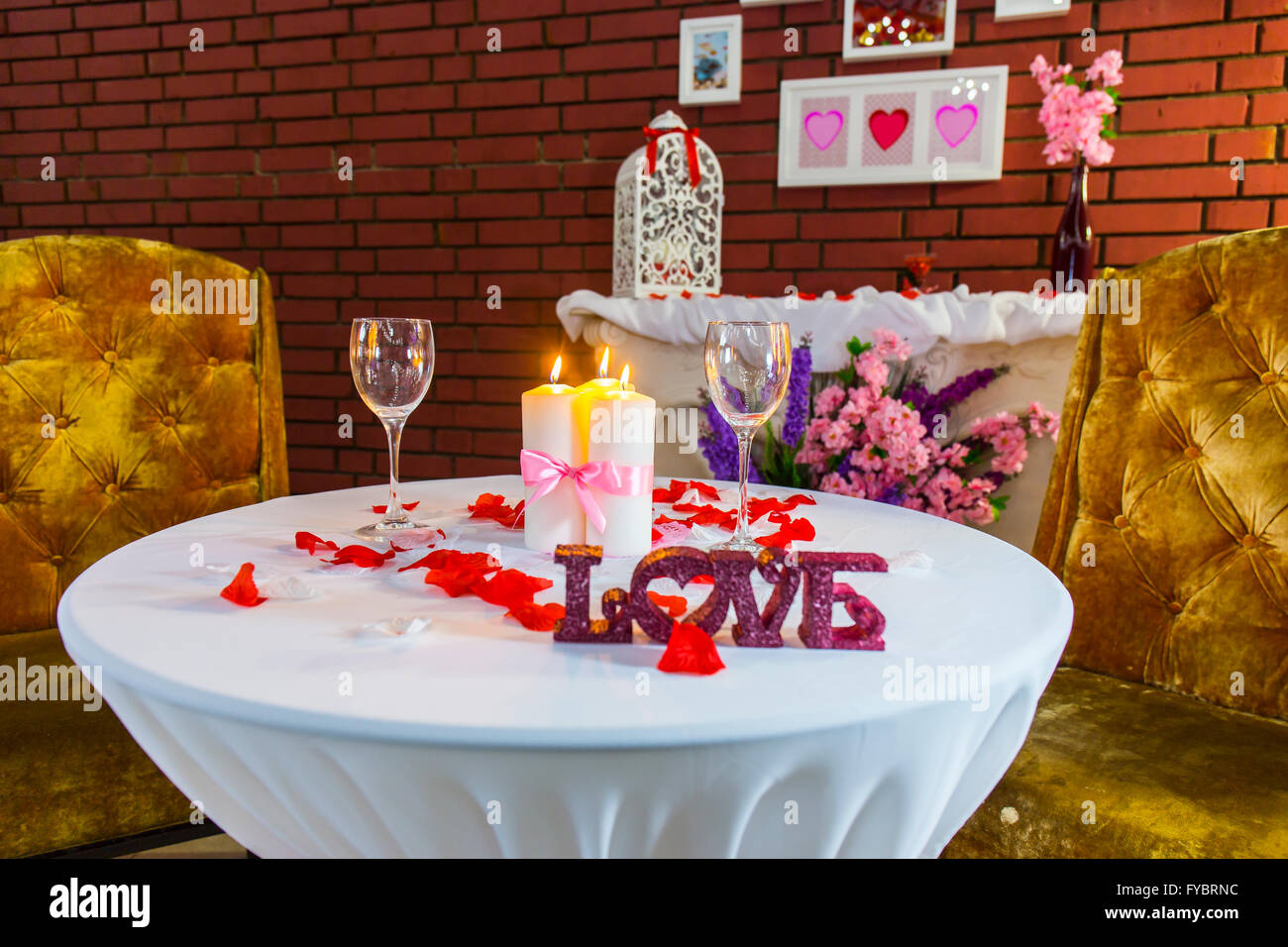 Round candles beautiful table hi-res stock photography and images - Alamy