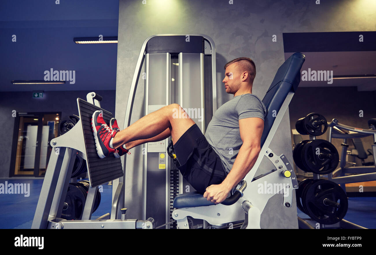 man flexing leg muscles on gym machine Stock Photo - Alamy
