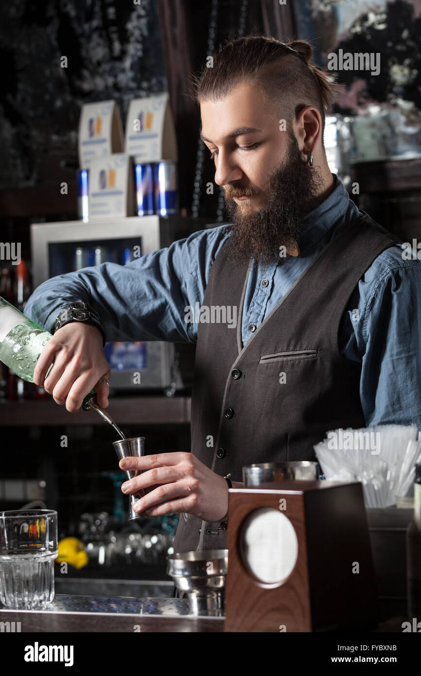 Barman pouring alcohol hi-res stock photography and images - Alamy