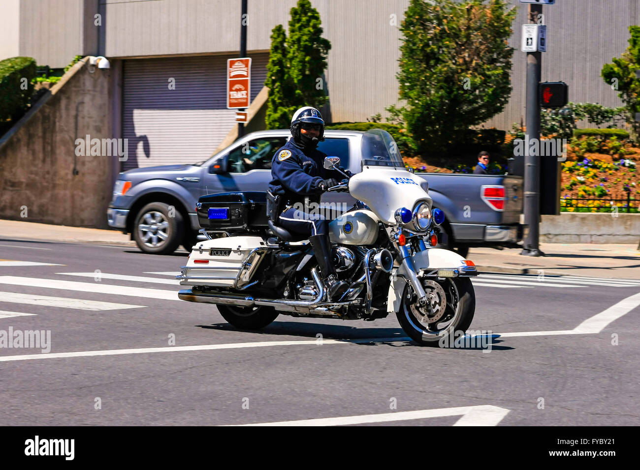 Nashville Motorcycle Policeman at 5th Ave and Broadway Stock Photo - Alamy