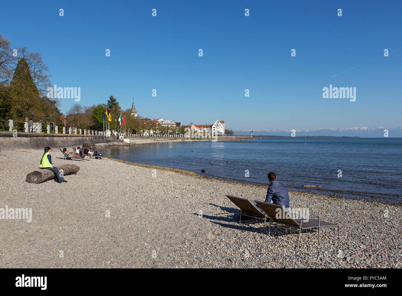 Spring day at Lake Constance, Beach and resting people on Lake ...