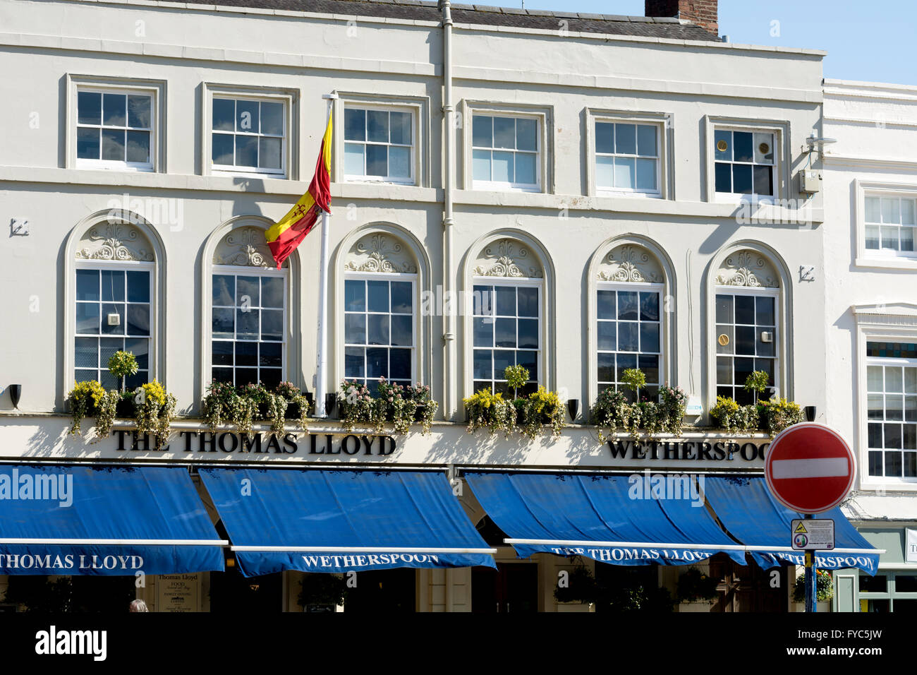 The Thomas Lloyd pub, Warwick, Warwickshire, England, UK Stock Photo ...