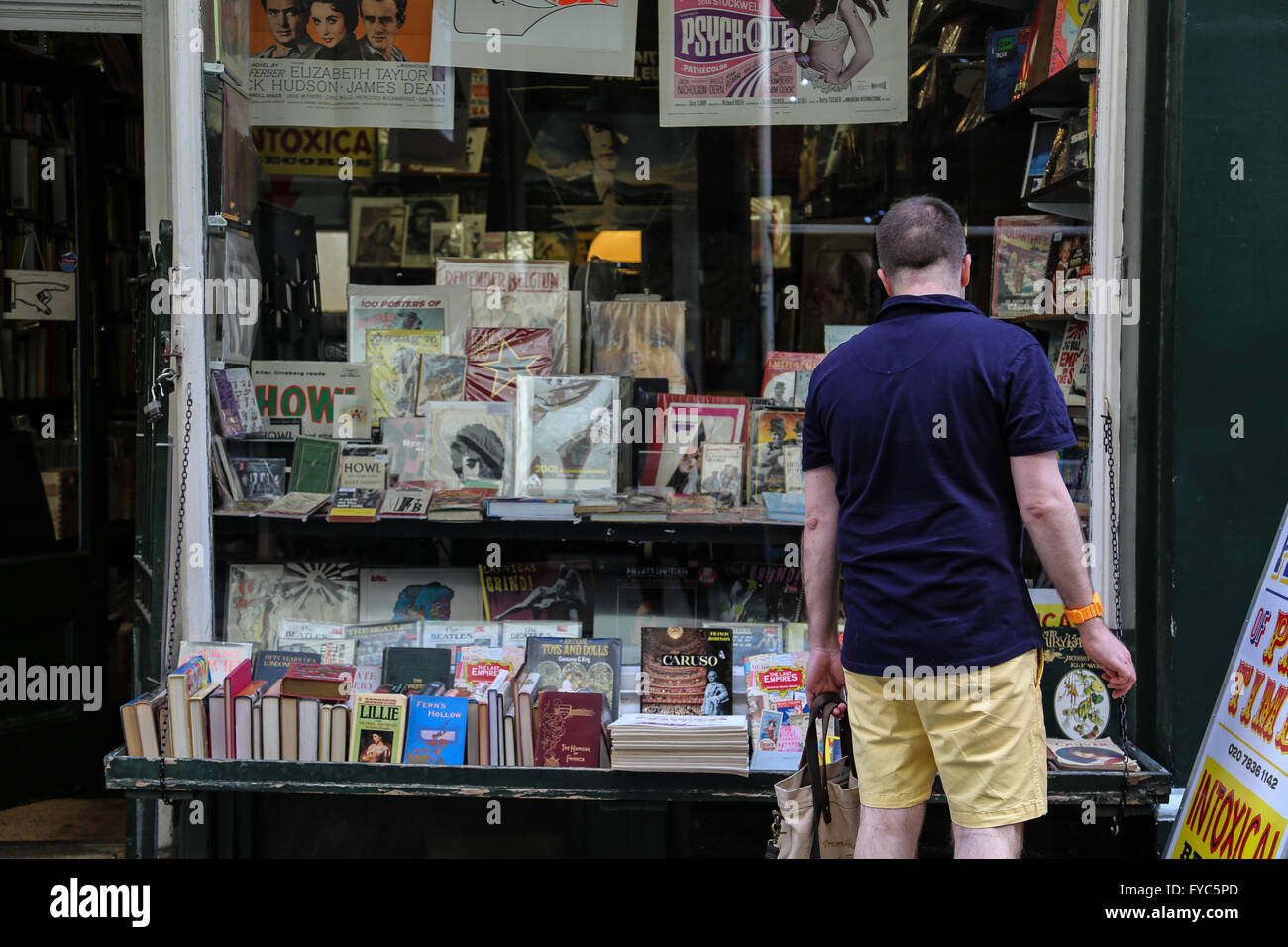 Past times and shop uk hi-res stock photography and images - Alamy