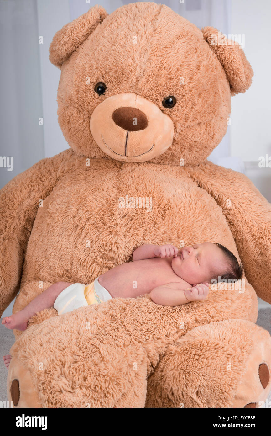 Baby gigantic hi-res stock photography and images - Alamy