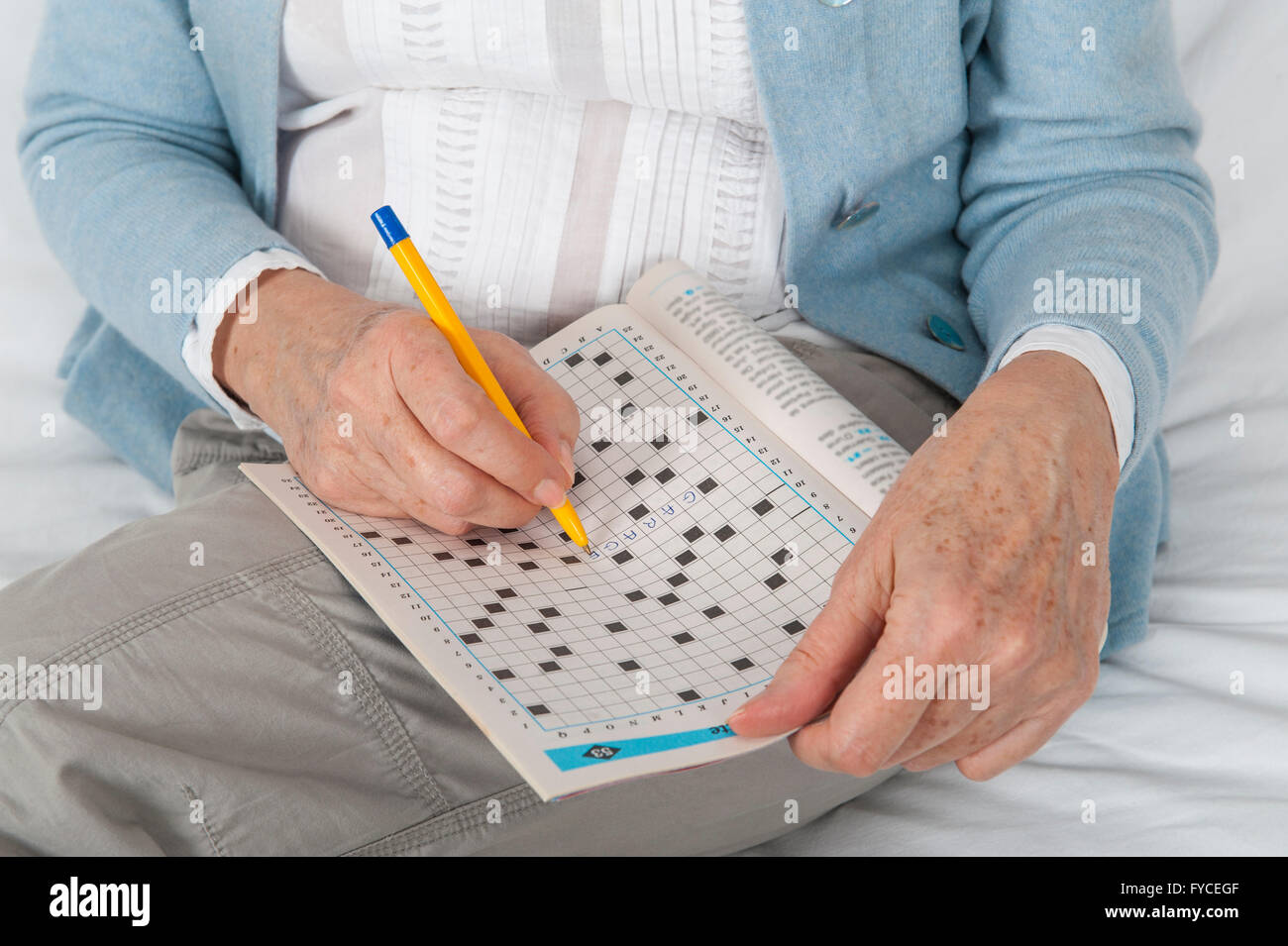 ELDERLY PERSON DOING CR-WORD PUZZLE Stock Photo - Alamy
