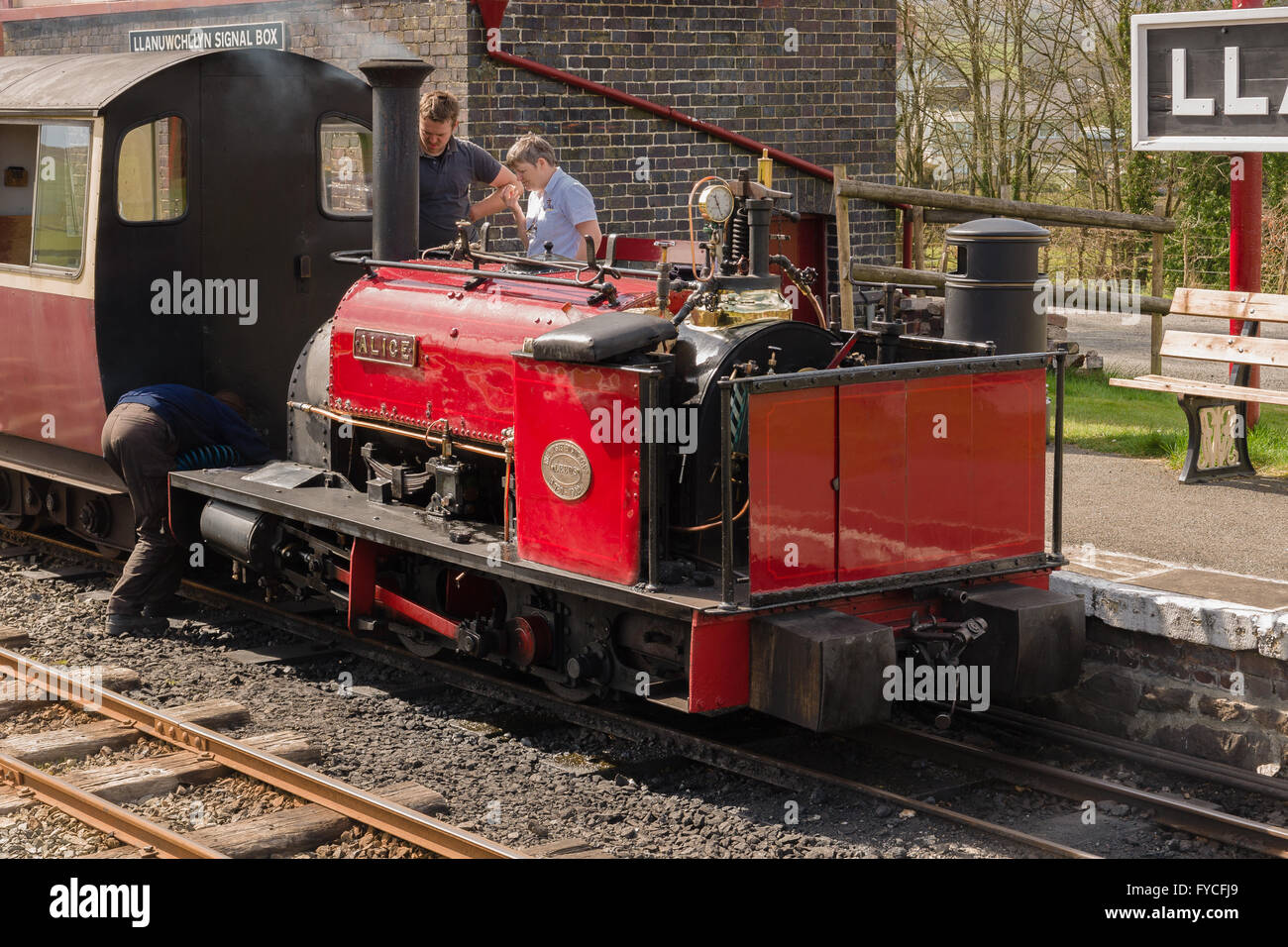 Bala lake railway llanuwchllyn station hi-res stock photography and ...