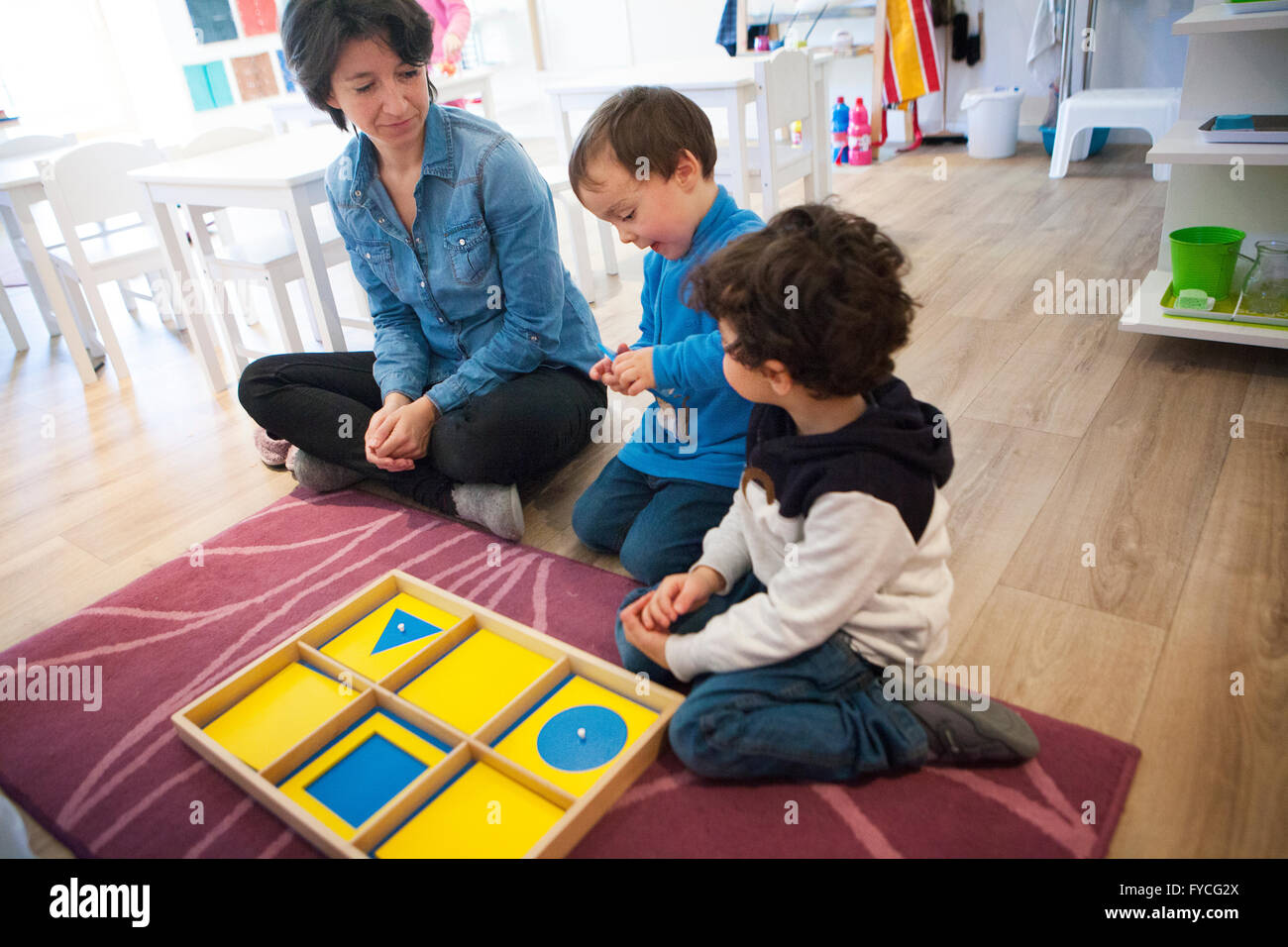 Nursery teacher teaching math hi-res stock photography and images - Alamy