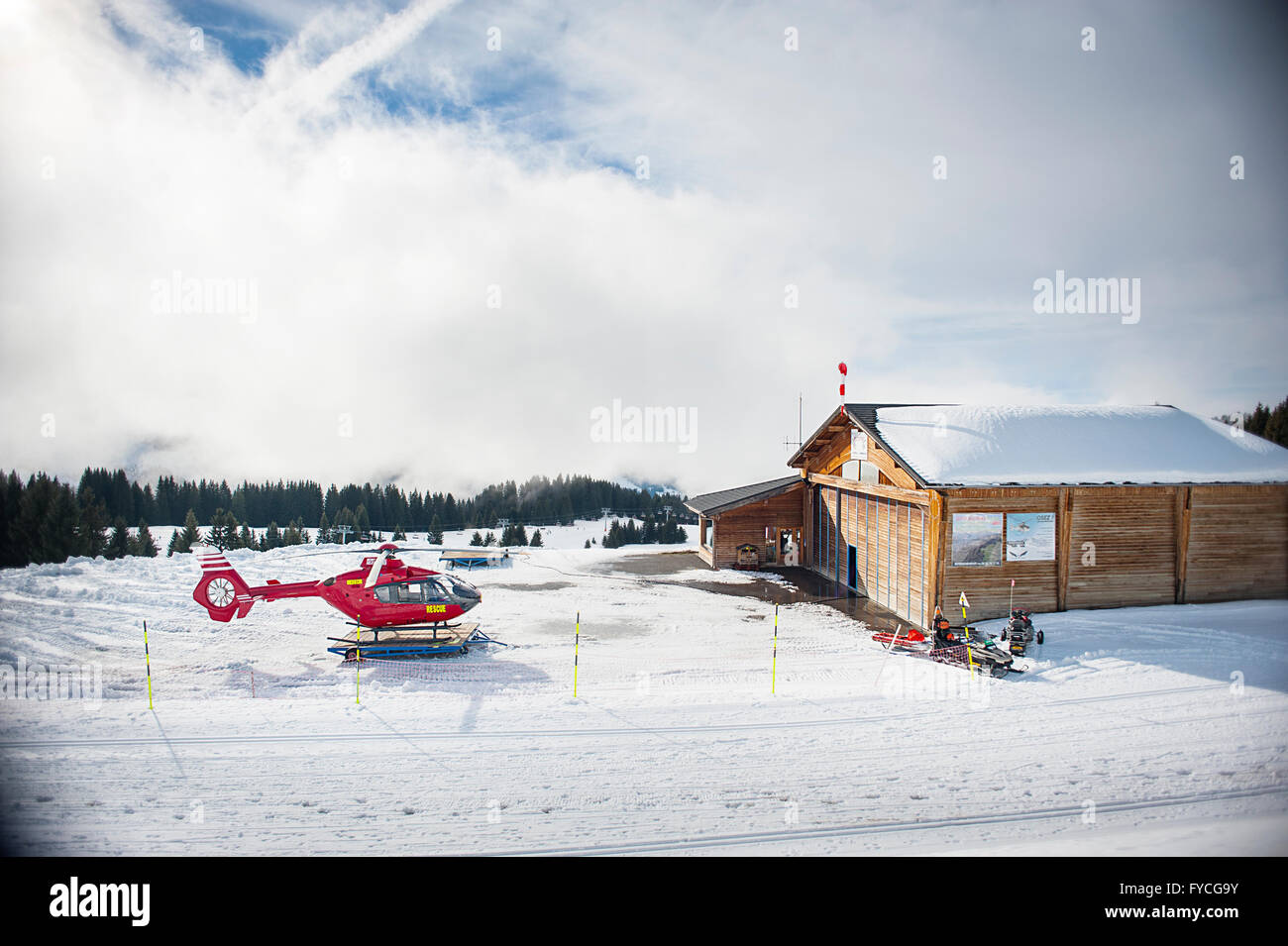First aid station sports hi-res stock photography and images - Alamy
