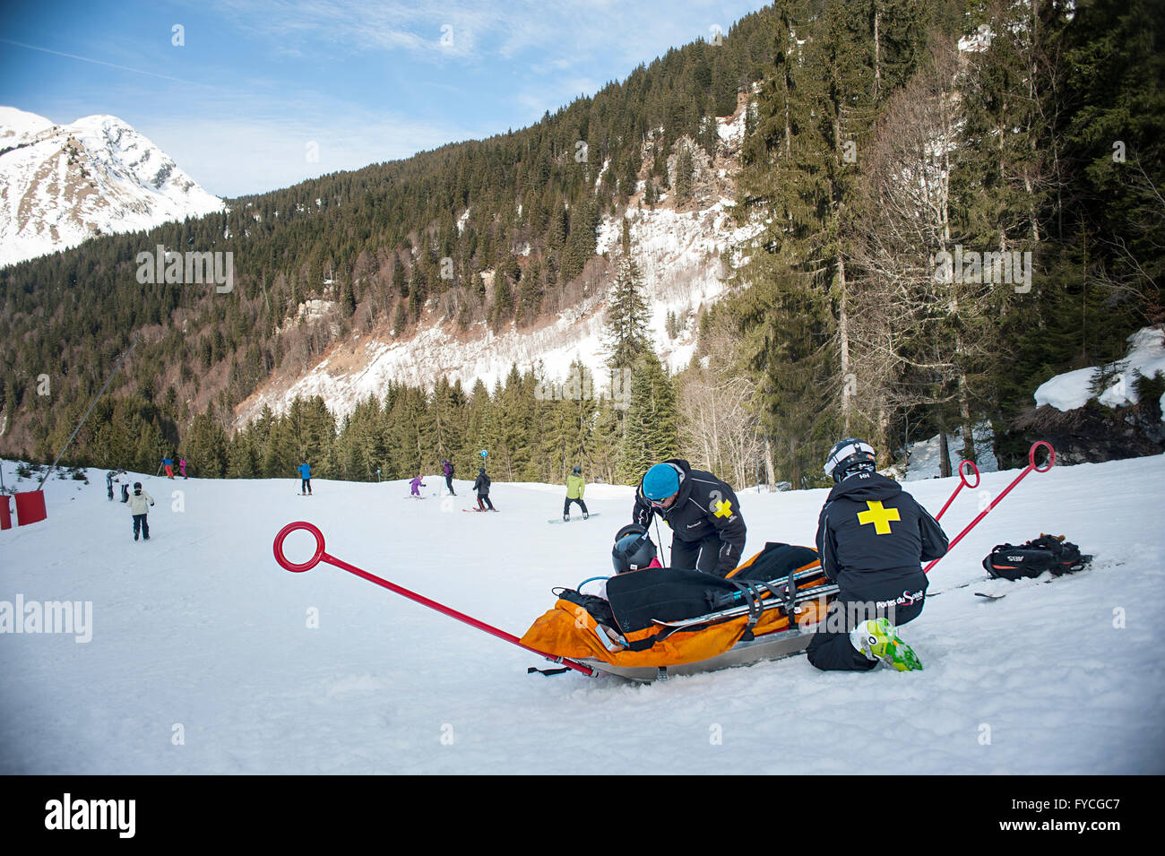 Mountain rescue team stretcher injured hi-res stock photography and ...