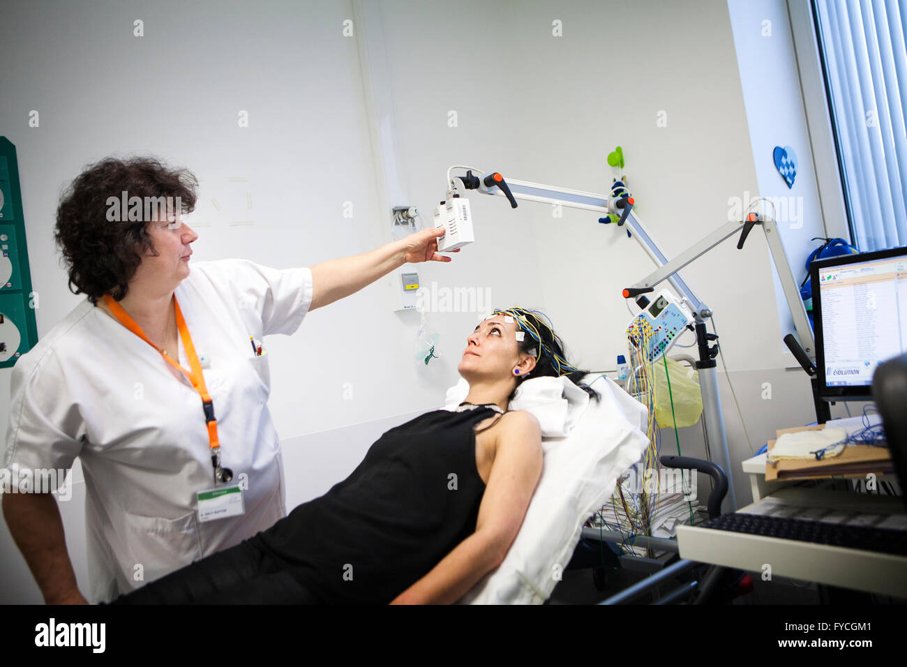 Woman undergoing electroencephalogram (eeg) hi-res stock photography ...