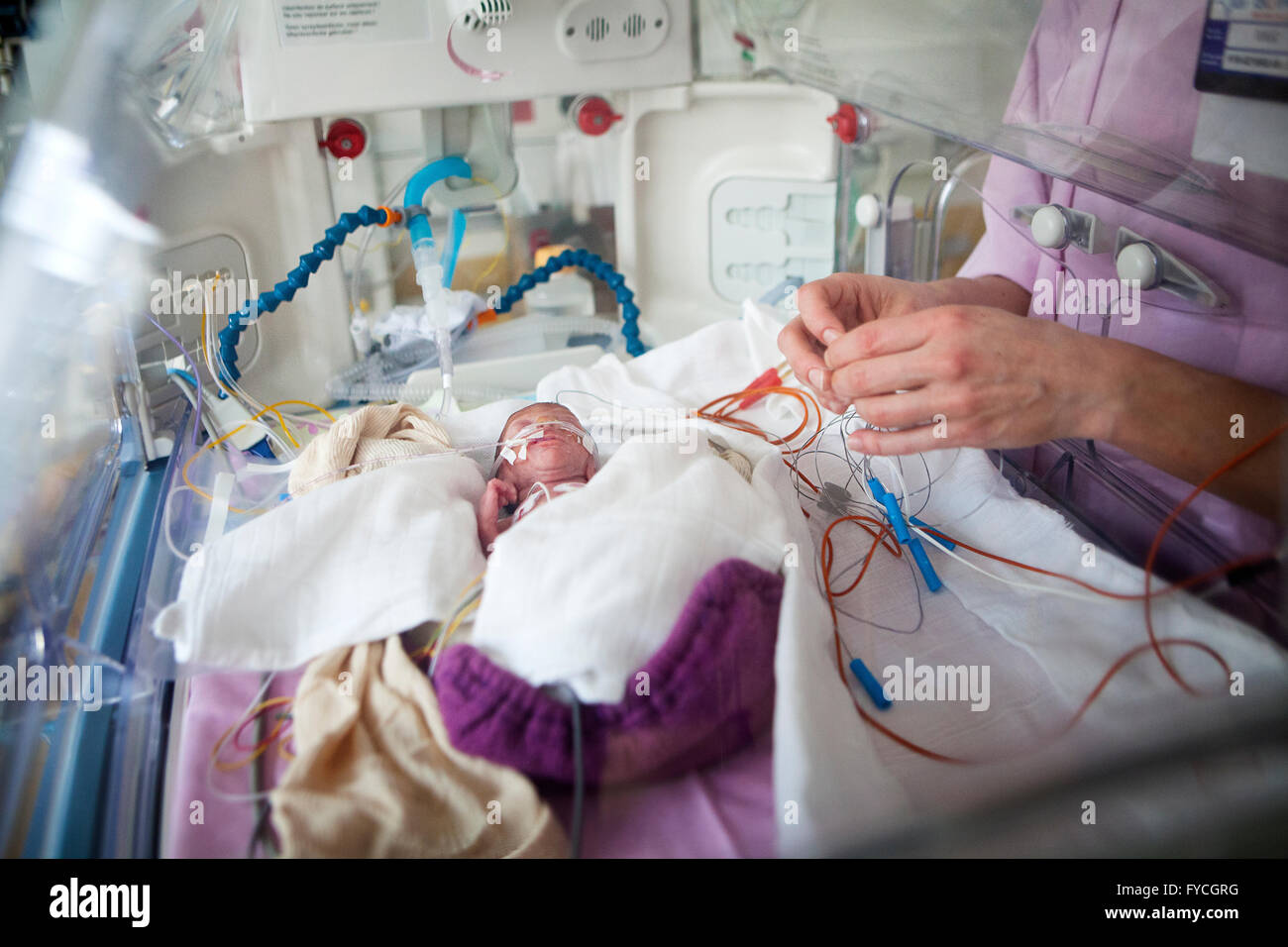 Neonatal intensive care and neonatology hi-res stock photography and ...