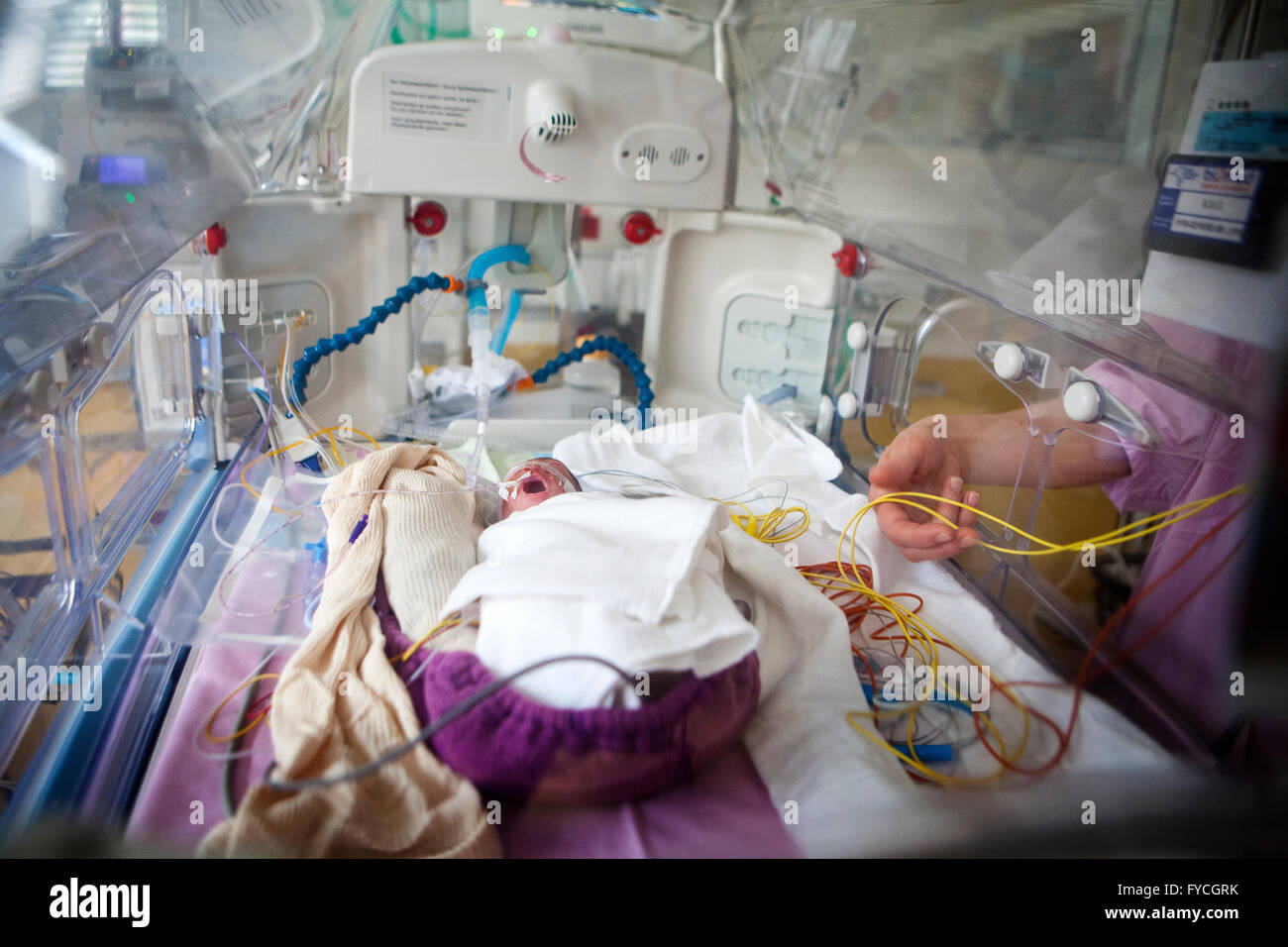 Neonatal intensive care and neonatology hi-res stock photography and ...