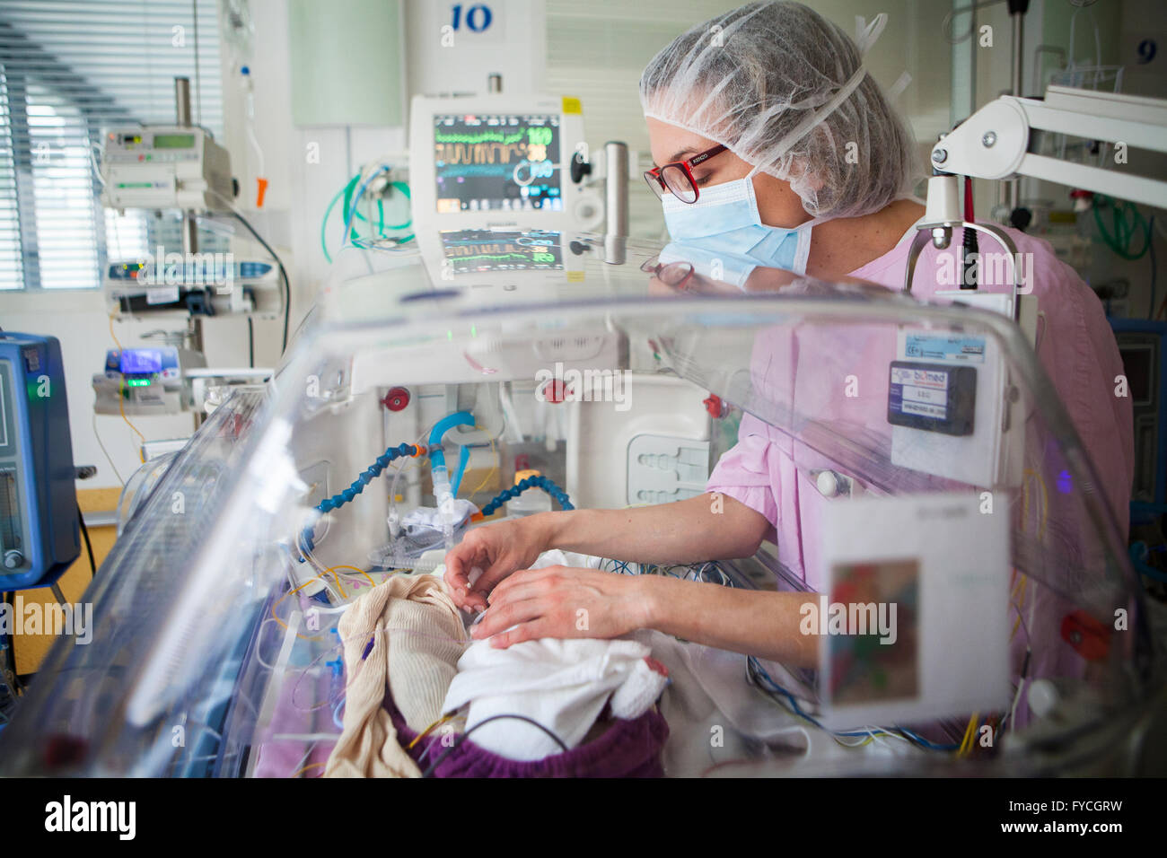 Neonatal intensive care and neonatology hi-res stock photography and ...