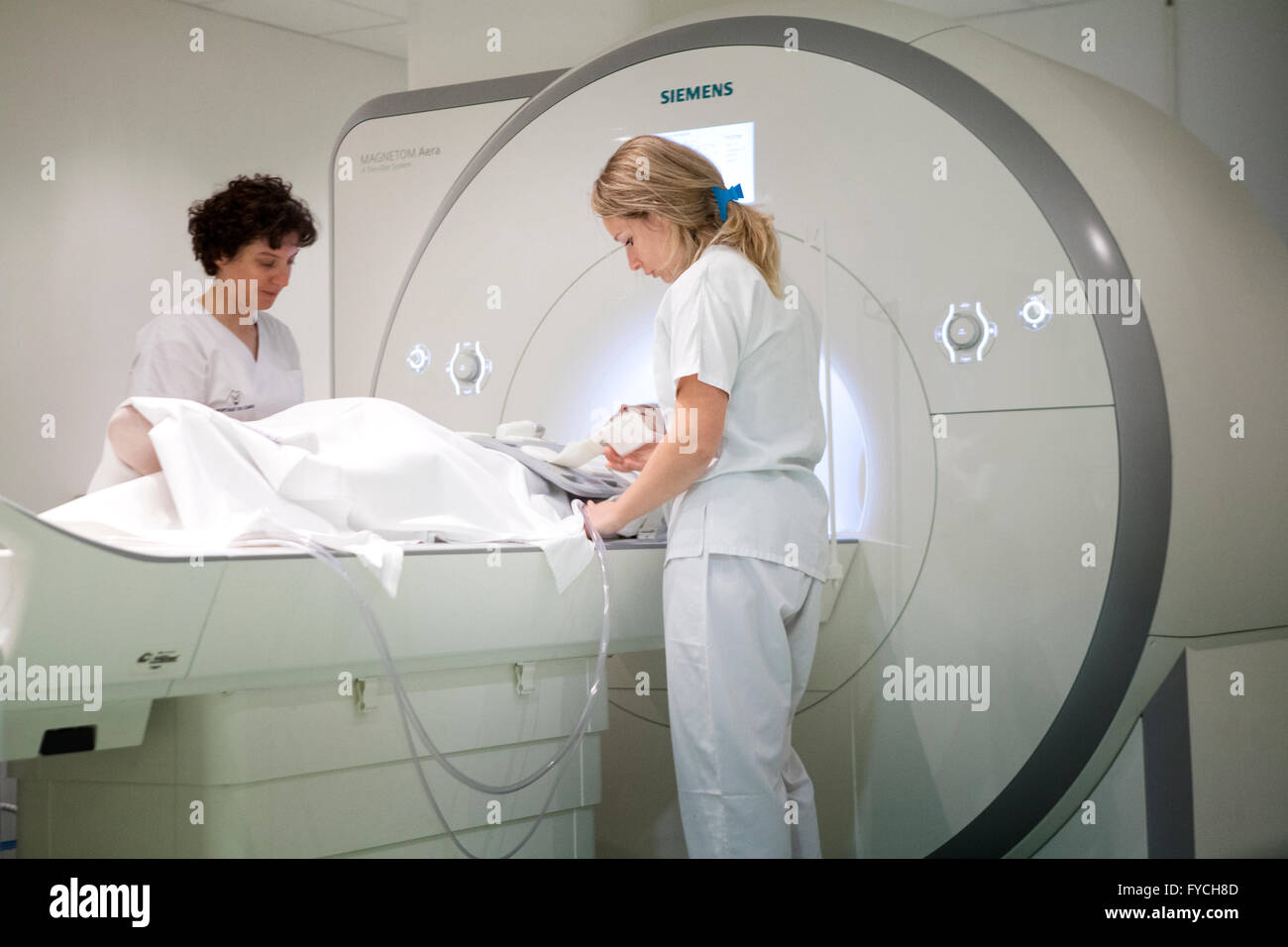 Technician preparing patient mri examination hi-res stock photography ...