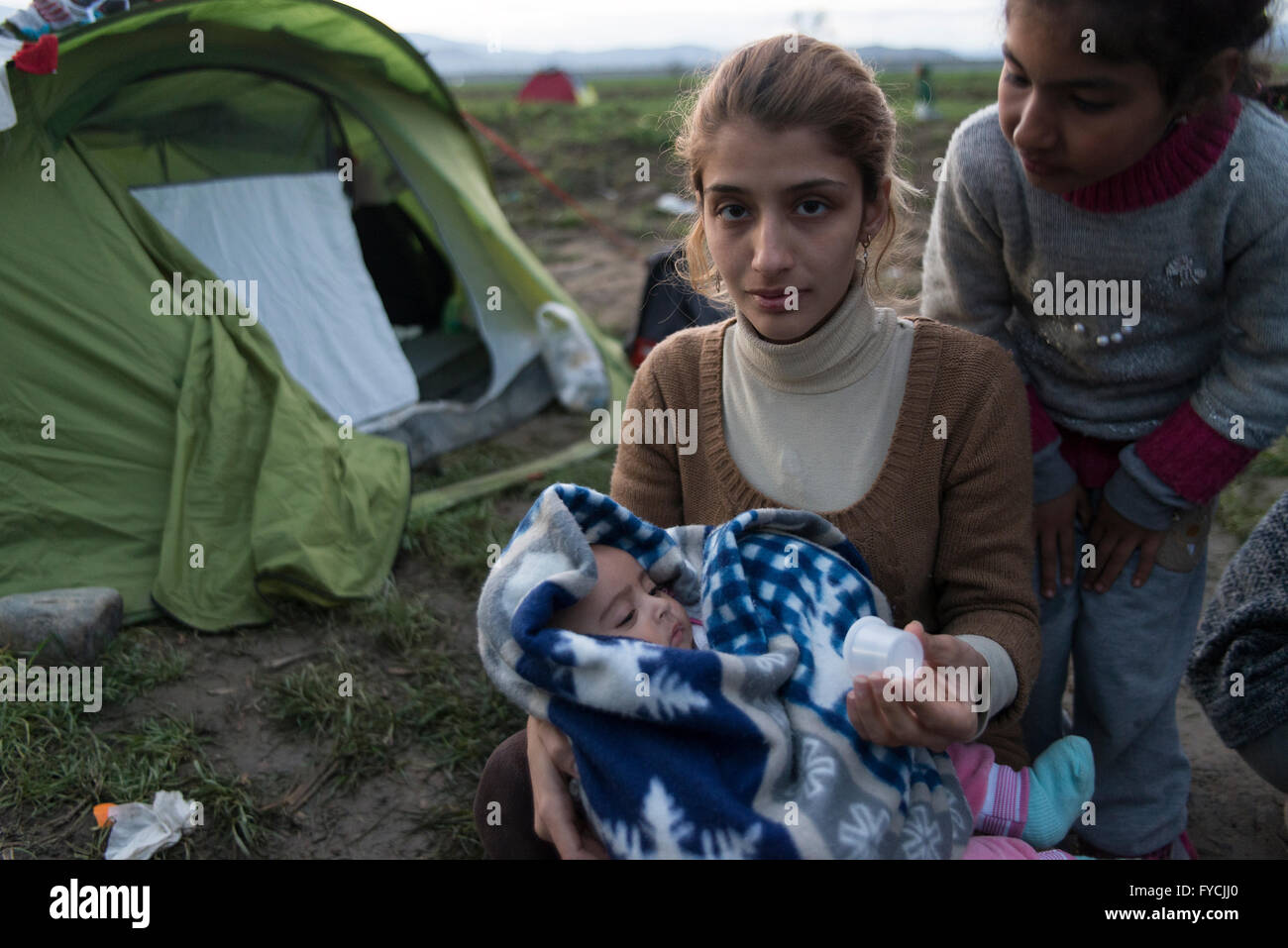 Refugee mother with children hi-res stock photography and images - Alamy