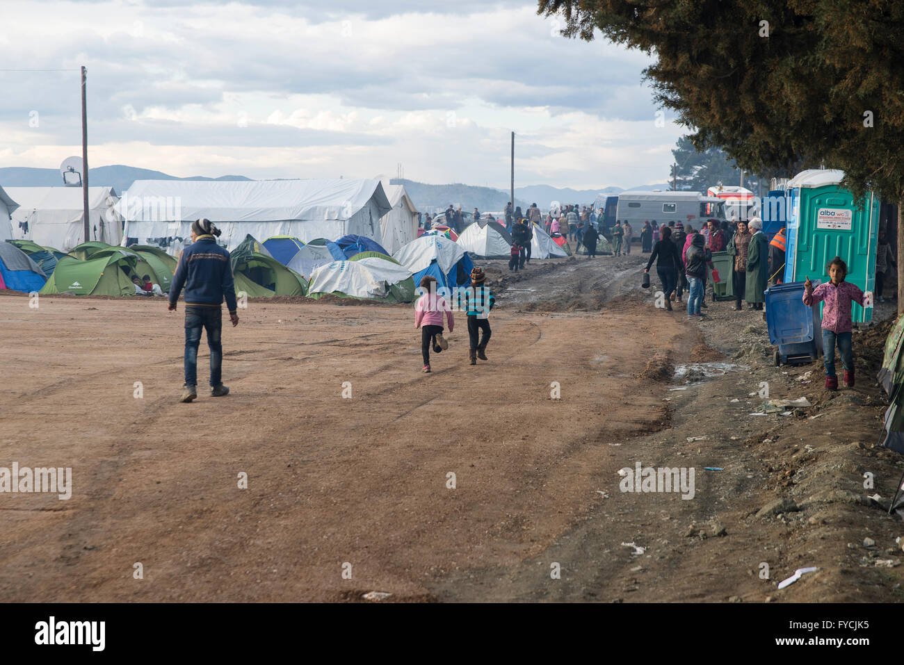 Refugee groups hi-res stock photography and images - Alamy