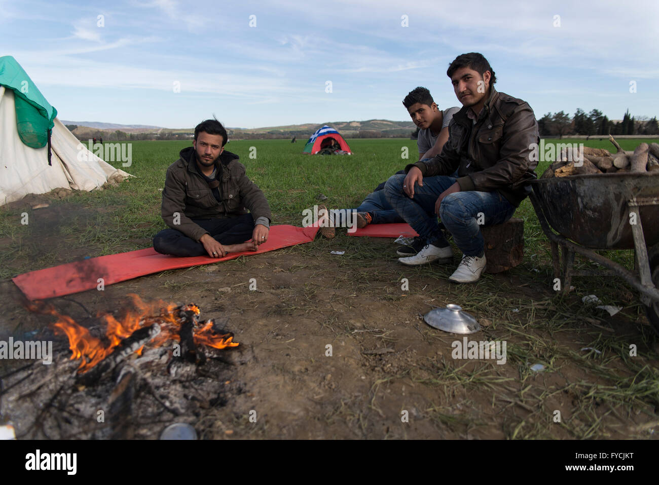 Refugee camp fire hi-res stock photography and images - Alamy