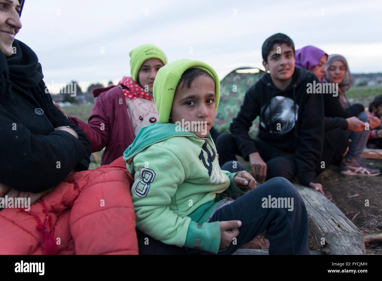 Teenage refugees hi-res stock photography and images - Alamy