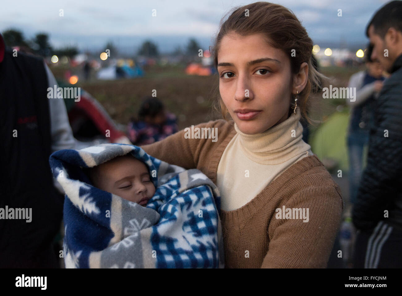 Refugee mother daughter hi-res stock photography and images - Alamy