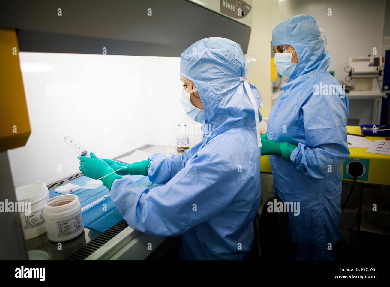 Skin graft laboratory hi-res stock photography and images - Alamy