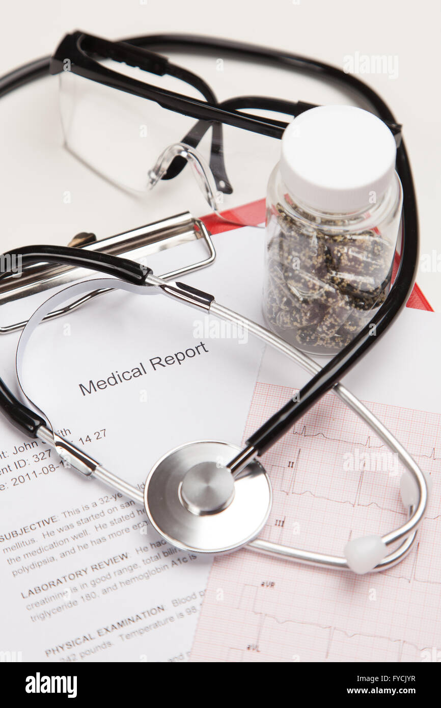 Medical report and cardiogram Stock Photo - Alamy