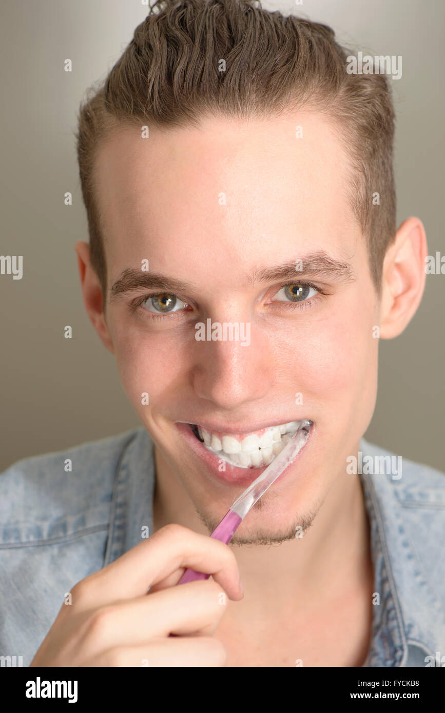 Man brushing teeth hi-res stock photography and images - Alamy