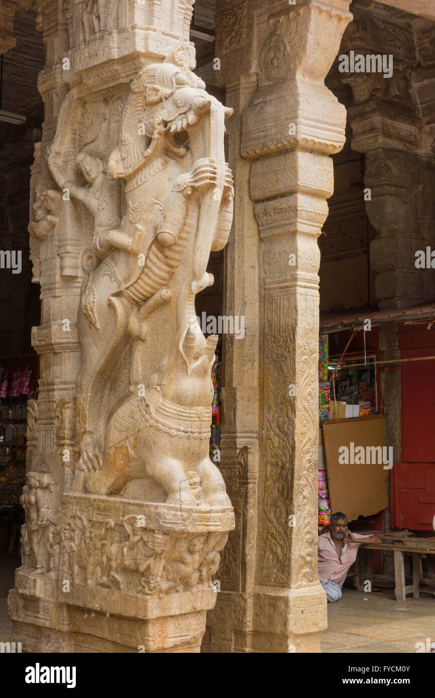 Yali statue at entrance of Shirangam Temple Stock Photo - Alamy