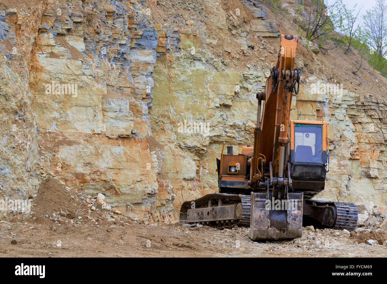 excavator in a quarry Stock Photo - Alamy