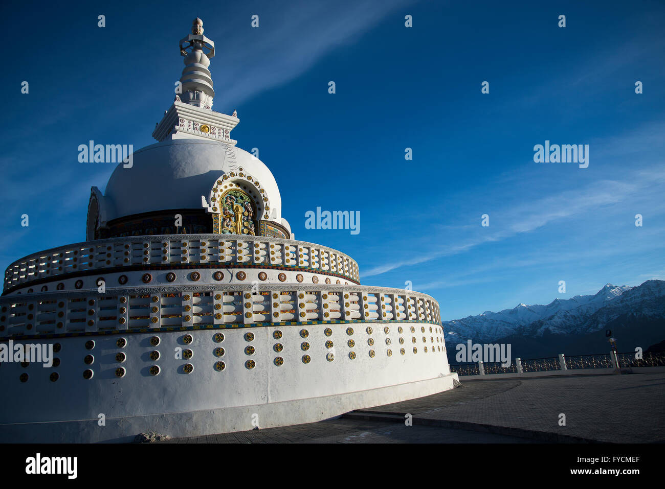 Shanti stupa hi-res stock photography and images - Alamy