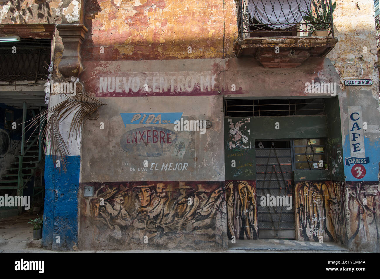 Beautifully textured and weathered walls, street art and typical Cuban ...